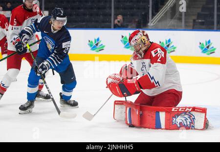 Finland's Ville Koivunen (24) is stopped by Czechia's goalie Jan Bednar ...