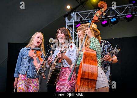 Molly Tuttle & Golden Highway bluegrass band, Vancouver Folk Music ...