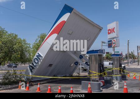 ALON Gas Station ( on Candelaria Rd.and Carlisle) after night of heavy ...