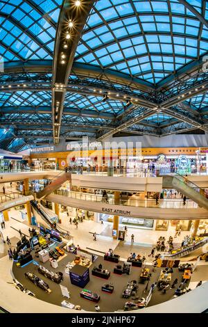 North Atrium of Suntec City mall, Singapore Stock Photo - Alamy