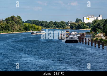 Regensburg, Germany. 10th Aug, 2022. An empty cargo ship near the ...
