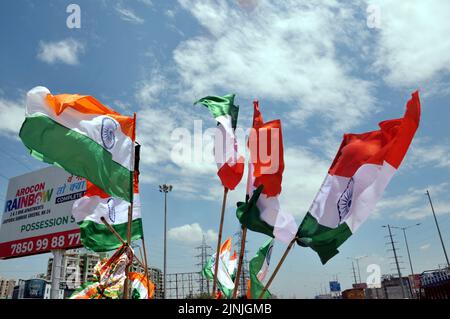 Indrapuram, Uttar Pradesh, India. 12th Aug, 2022. Vendor sale Tricolor ...