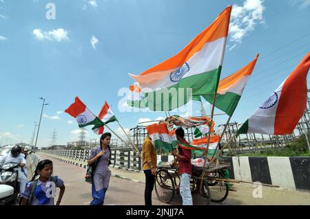 Indrapuram, Uttar Pradesh, India. 12th Aug, 2022. Vendor sale Tricolor ...