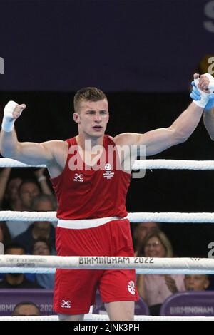 Sean LAZZERINI of Scotland (Red) v Taylor BEVAN of Wales (Blue) in the ...