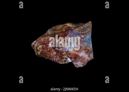 Rough specimen, Oregon common opal, White, translucent. Conchoidal ...