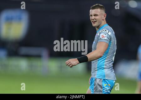 Harry Newman #3 of Leeds Rhinos kicks the ball forward during the ...