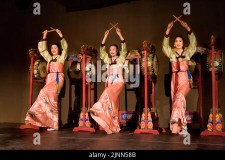 Korean musicians performing samgo-mu, the three-drum dance Stock Photo ...