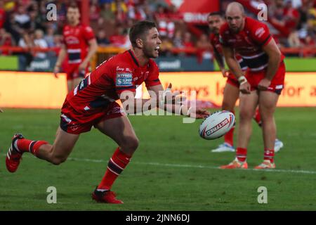 Matt Parcell #9 of Hull KR passes the ball Stock Photo - Alamy