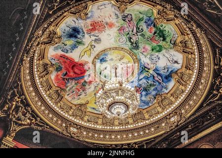 The ceiling of the auditorium by Marc Chagall at the Opera Garnier ...