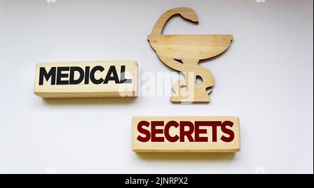 Wooden blocks with symbol of unemployment concept Stock Photo - Alamy