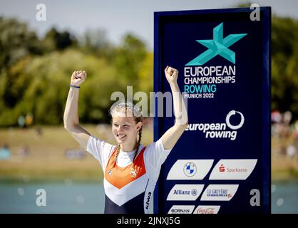 MUNCHEN - Karolien Florijn poses with the gold medal after the final in ...