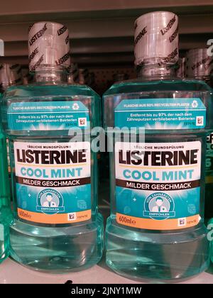 Listerine mouthwash bottles in a supermarket Stock Photo - Alamy