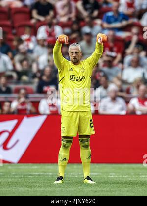 GRONINGEN - Ajax goalkeeper Remko Pasveer (m) with Ajax player Brian ...
