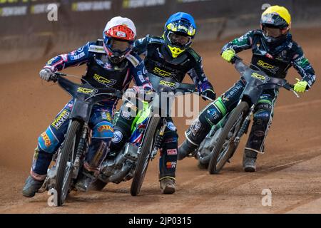 Leon Flint of United Kingdom (yellow), Jason Edwards of United Kingdom ...