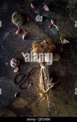 garlic, tying, garlics, lashing Stock Photo - Alamy