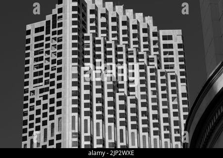 555 California St, San Francisco, showing the architectural lines of ...