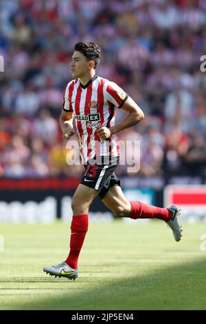 Luke O'Nien of Sunderland in action with Janoi Donacien of Fleetwood ...