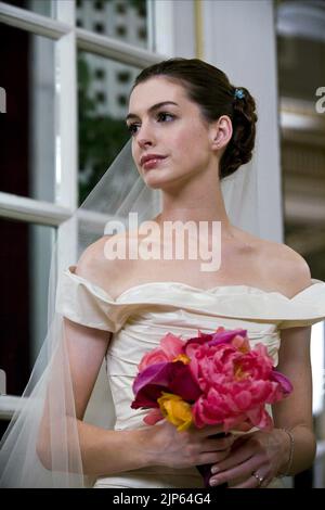 BRIDE WARS 2009 film with Anne Hathaway at right and Kate Hudson Stock ...