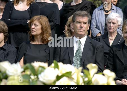 SUSAN SARANDON, PIERCE BROSNAN, THE GREATEST, 2009 Stock Photo - Alamy