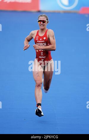 Julie Derron (SUI) finishes on Triathlon women during European ...