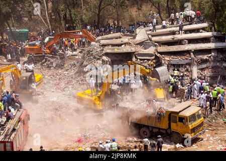 Lucky building collapse, Mumbra, Bombay, Mumbai, Maharashtra, India ...