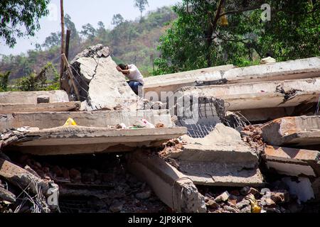Lucky building collapse, Mumbra, Bombay, Mumbai, Maharashtra, India ...
