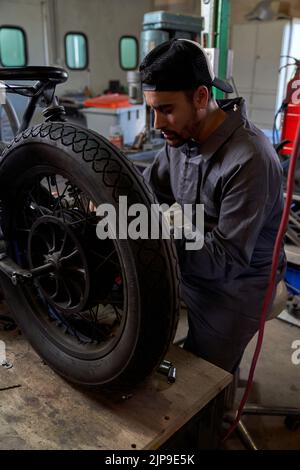 workshop, mechanic, motorradwerkstatt, workshops, mechanics Stock Photo ...
