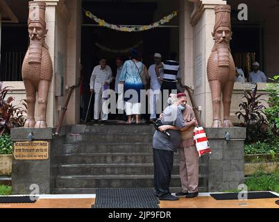 Mumbai, India. 16th Aug, 2022. A Parsi man walks past the carvings of ...