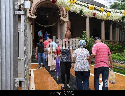 Mumbai, India. 16th Aug, 2022. A Parsi man walks past the carvings of ...