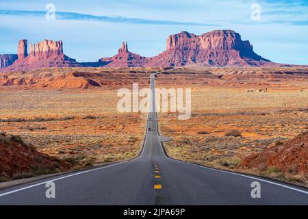 Road leading to Monument Valley, (Mexican Hat) Forrest Gump Point,US ...