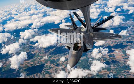 Lask, Poland. 10 August, 2022. U.S. Air Force F-22 Raptor fighter jets ...