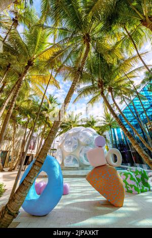 Miami Design District, Palm Court,Palm Tress framing outdoors Artwork ...
