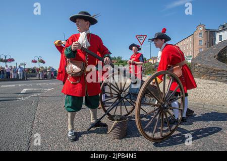 Apprentice Boys with cannon reenacting historic siege of Derry in the ...