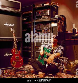 Slash studio portrait session circa 1999 Credit: Ross Pelton ...