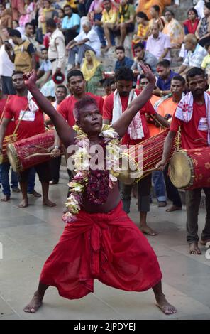 Guwahati, Guwahati, India. 17th Aug, 2022. Devotees perform Deodhani ...