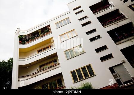 berlin, bauhaus, tenement, block assembly, tenements Stock Photo - Alamy