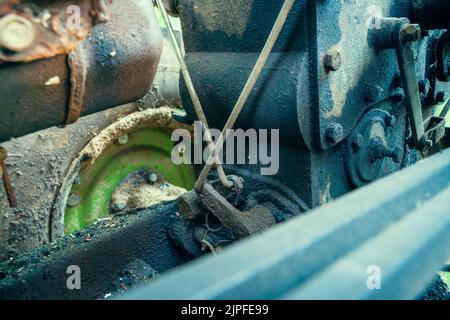 Traction for blocking the wheel for turning on a walk-behind tractor ...