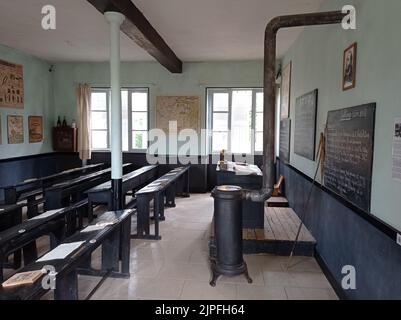 Une salle de classe ancienne, France Stock Photo - Alamy