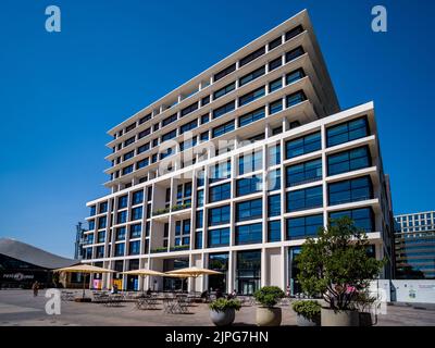 META London - new META Corporate building at 10 Lewis Cubitt Square ...