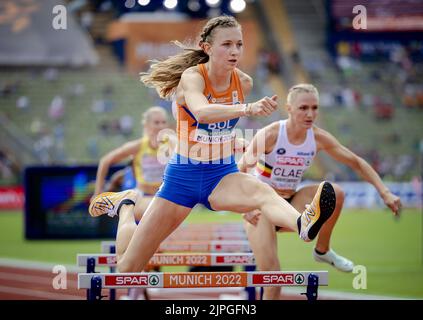 MUNCHEN - Femke Bol in action during the final 4x400 meter relay on the ...