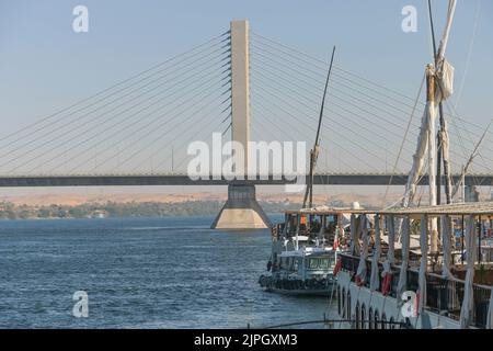 Al-Khattarah-Brücke, New Aswan City Bridge, Assuan, Ägypten Stock Photo ...