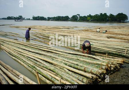 Floating bamboo market In Bangladesh Stock Photo - Alamy