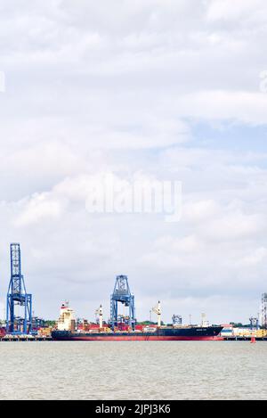 Container ship Maersk Vigo docked at The Port of Felixstowe Stock Photo ...