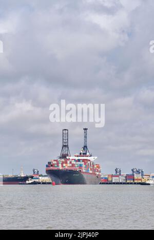 Container ship GSL Kalliopi docking at The Port of Felixstowe assisted ...