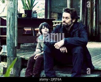 WILLEM DAFOE, THE HUNTER, 2011 Stock Photo - Alamy