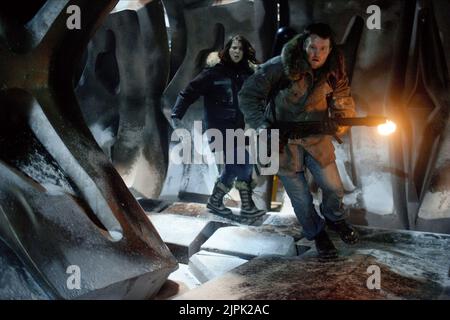 JOEL EDGERTON, MARY ELIZABETH WINSTEAD, THE THING, 2011 Stock Photo - Alamy