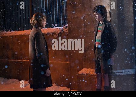 CHLOË GRACE MORETZ, ASA BUTTERFIELD, HUGO, 2011 Stock Photo - Alamy