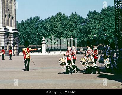 Guardsmen soliders marching, Changing of the Guard, Buckingham Palace, London, England, Uk, late ...