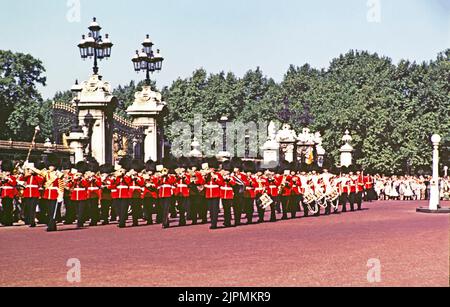 Guardsmen soliders marching, Changing of the Guard, Buckingham Palace, London, England, Uk, late ...