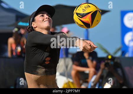 August 19, 2022: Zana Muno serves during day one of the AVP Manhattan ...